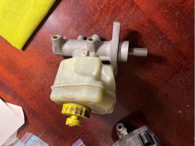 7L0611019E VAG цилиндр тормозной главный