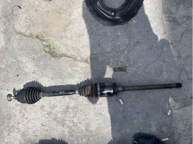 31608643184 BMW полуось (привод передняя правая)