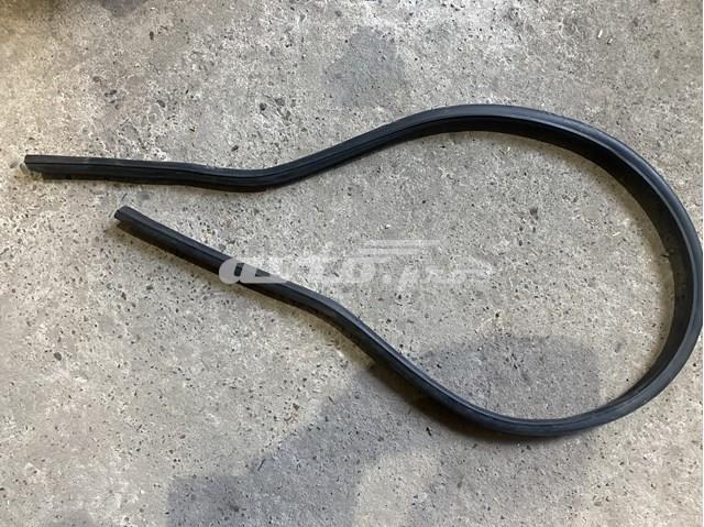 51767294489 BMW уплотнитель капота