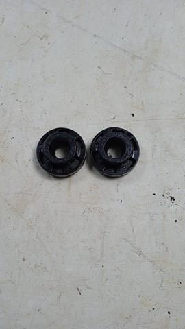 A1675040300 Mercedes опора радіатора