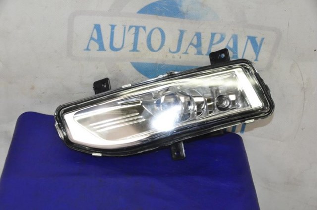 261558995A Nissan левая противотуманная фара