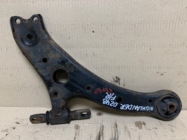 4806828120 Toyota правый рычаг передней нижней подвески