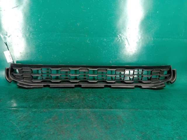 6402A272 Mitsubishi решетка бампера переднего центральная