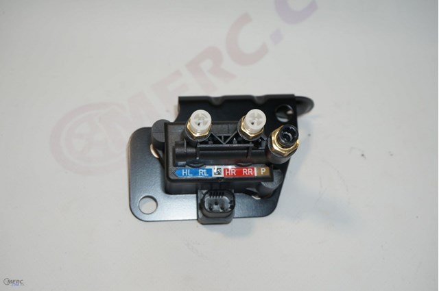 A2123200758 Mercedes блок клапанов регулируемой подвески
