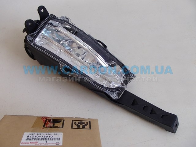 8121078010 Toyota правая противотуманная фара