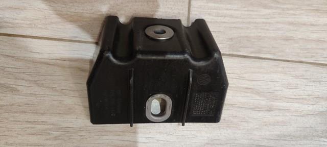 7E0805731B VAG кронштейн суппорта радиатора верхний