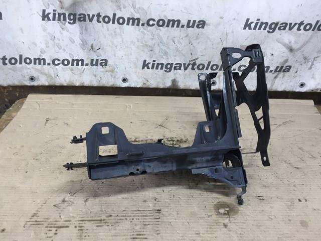 51647200777 BMW левый кронштейн переднего бампера