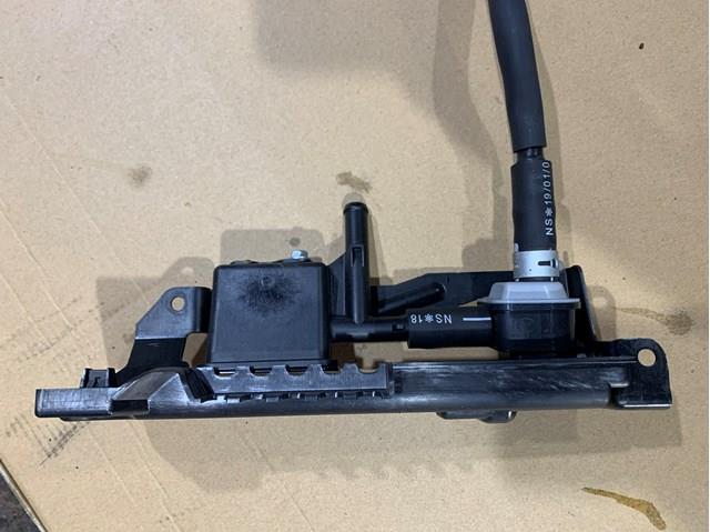 PE0118751 Mazda клапан вентиляции газов топливного бака