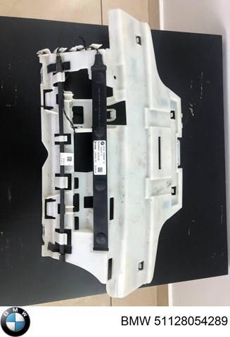 51128054289 BMW кронштейн бампера заднего центральный