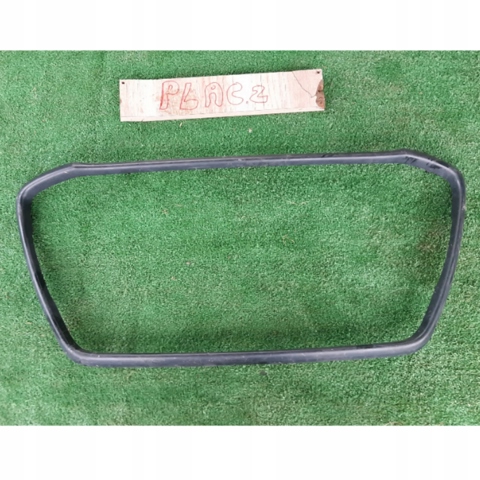 6402A276 Chrysler накладка (рамка решетки радиатора)