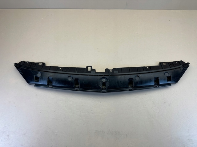 A1568850465 Mercedes кронштейн бампера переднего центральный