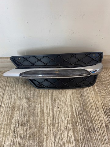 2048851353 Mercedes решетка бампера переднего левая