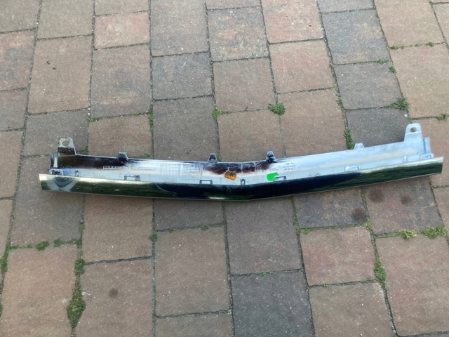 A2058851574 Mercedes накладка бампера переднего центральная