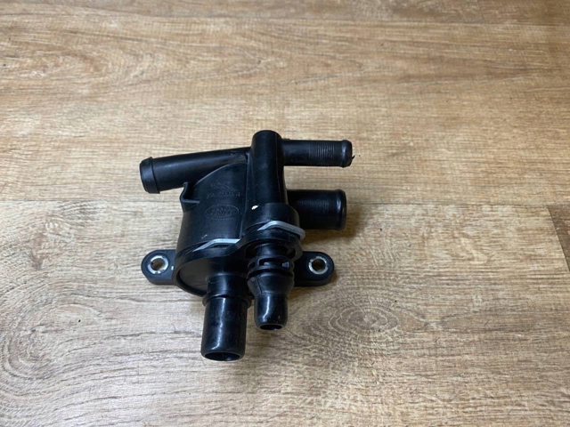 LR093489 Land Rover перегородка расшерительный бач>к