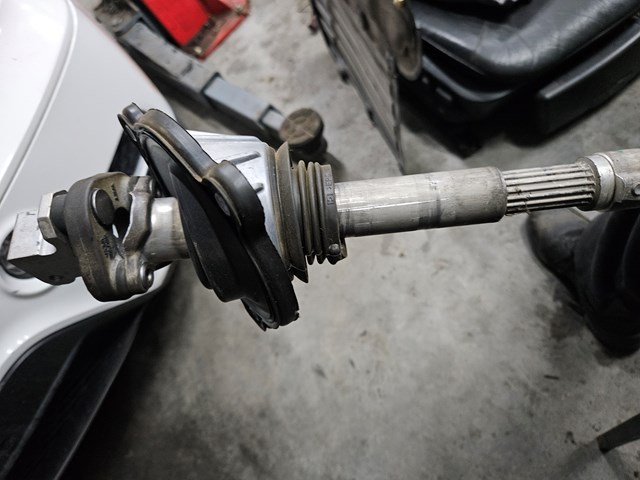 32306862031 BMW вал рулевой колонки нижний