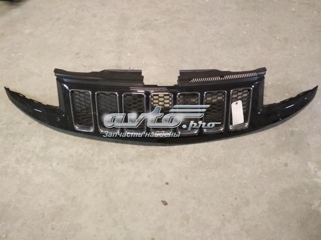 1WL32TZZAC Chrysler решетка радиатора