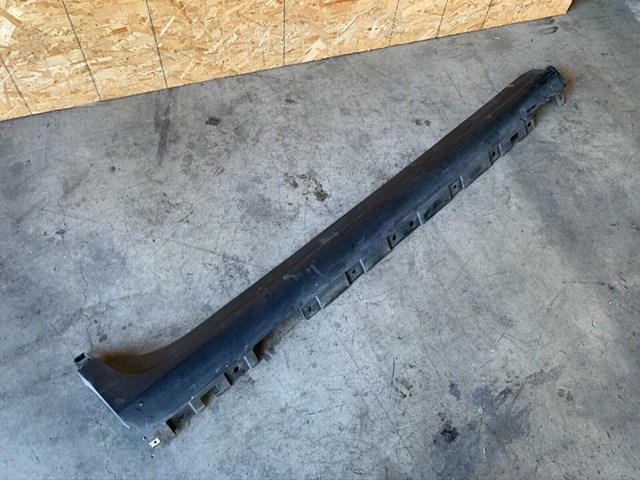 51777210080 BMW подножка правая