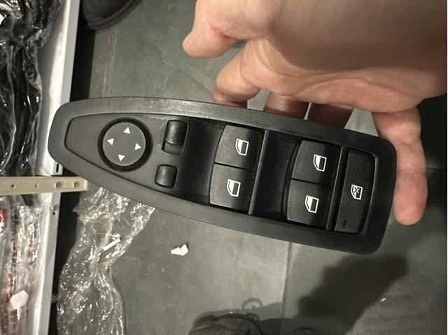 61319208111 BMW кнопочный блок управления стеклоподъемником передний левый