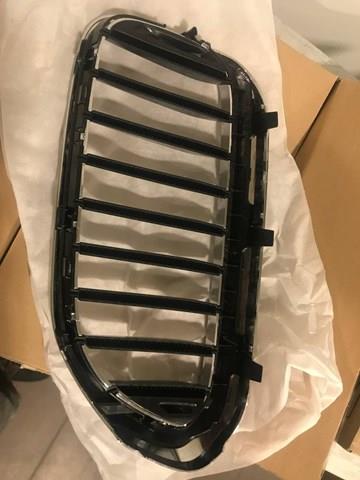 51137390864 BMW решетка радиатора правая