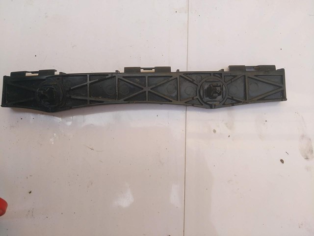 5215753040 Toyota направляющая заднего бампера правая