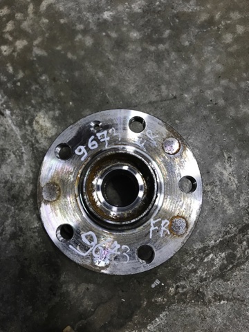 5Q0407621E VAG маточина колеса