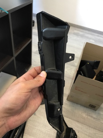 BCKB50162 Mazda кронштейн бампера