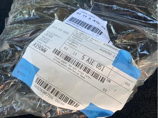 51115A1E051 BMW кожух повітря л