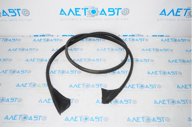 1176730321 Mercedes уплотнитель боковой левый mercedes cla 14-19