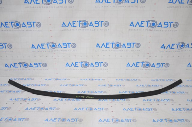 51767255802 BMW уплотнитель капота