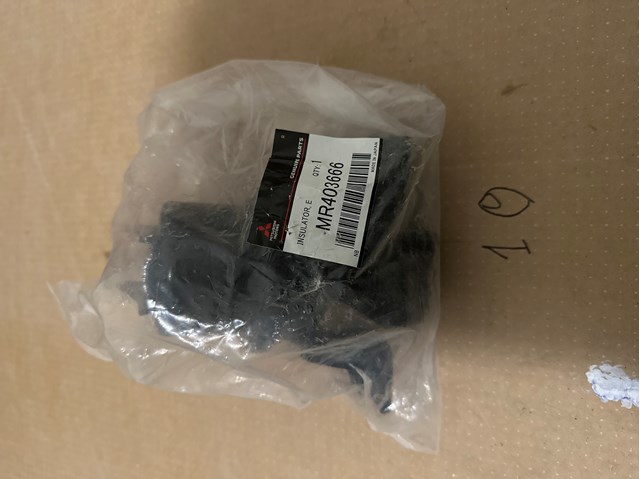 MR403666 Mitsubishi подушка (опора двигателя правая)