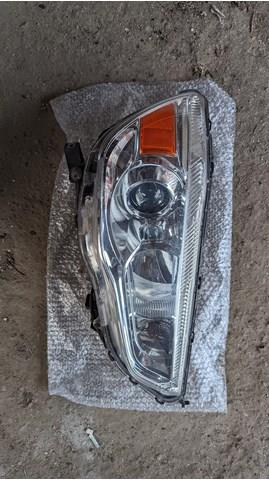 8301B588 Mitsubishi фара правая