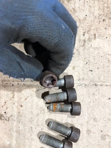 A0049905912 Mercedes болт крепления маховика