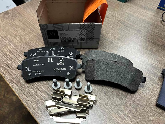 A0084201120 Mercedes задние тормозные колодки