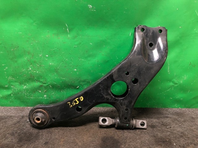 4806808040 Toyota рычаг передней подвески нижний правый