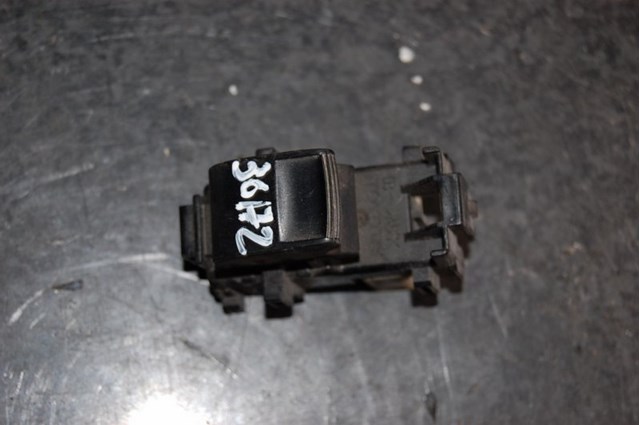 8481052030 Toyota кнопка включения мотора стеклоподъемника передняя правая