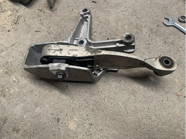 30680708 Volvo подушка (опора двигателя правая верхняя)