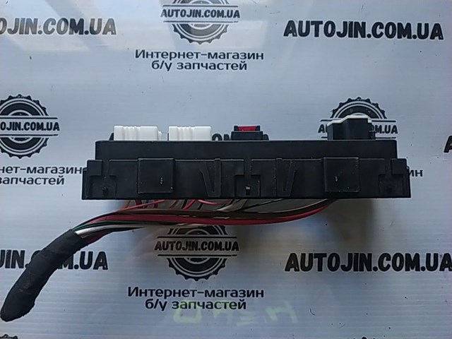 2438351E00 Nissan блок предохранителей подкапотный лев