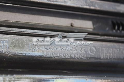 A1666900275 Mercedes накладка порога
