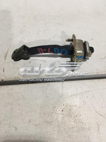 61124AG001 Subaru ограничитель открывания передней двери