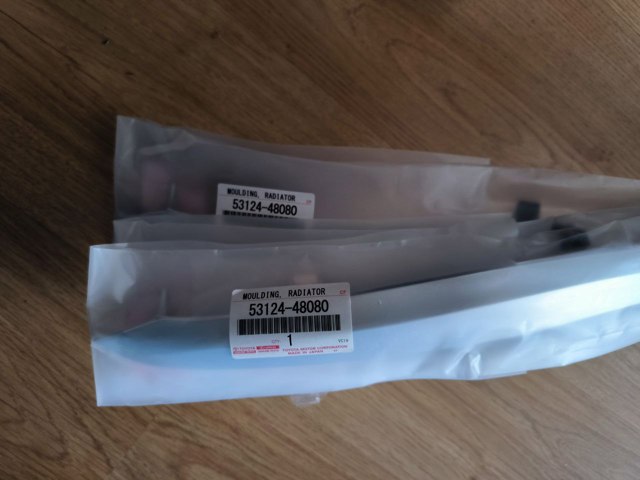 5312448080 Toyota Молдинг бампера переднего левый