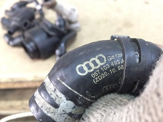 057103493A VAG вентиляционный шланг двигателя