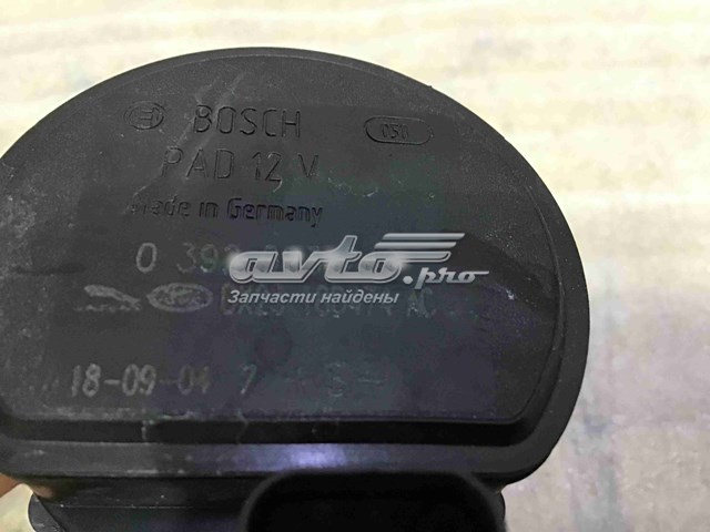 LR049317 Land Rover помпа