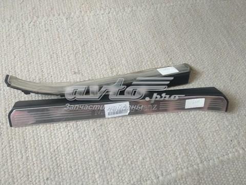 A2216800135 Mercedes накладка дверного порога внутренняя передняя левая