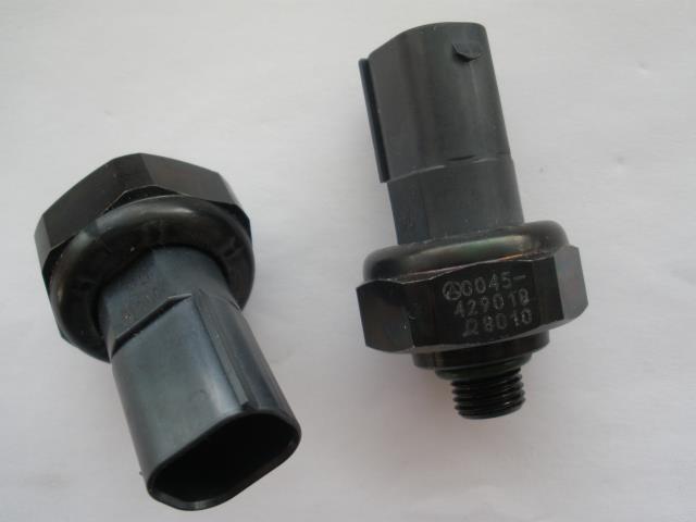 0045429018 Mercedes датчик давления кондиционера