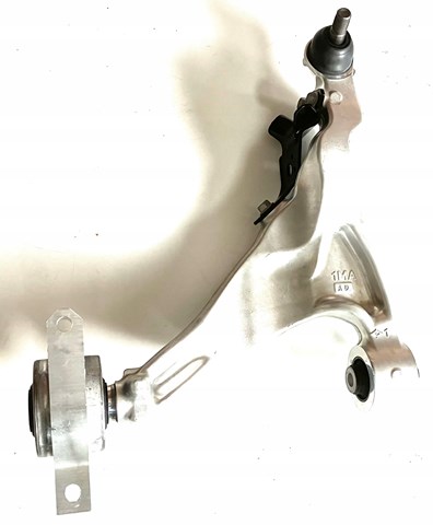 545001MA0B Nissan/Infiniti Рычаг передней подвески нижний правый