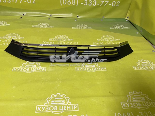 6402A430 Mitsubishi решетка бампера переднего верхняя