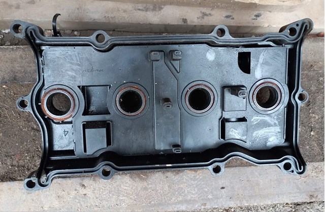 132644JM0A Nissan/Infiniti Крышка клапанная