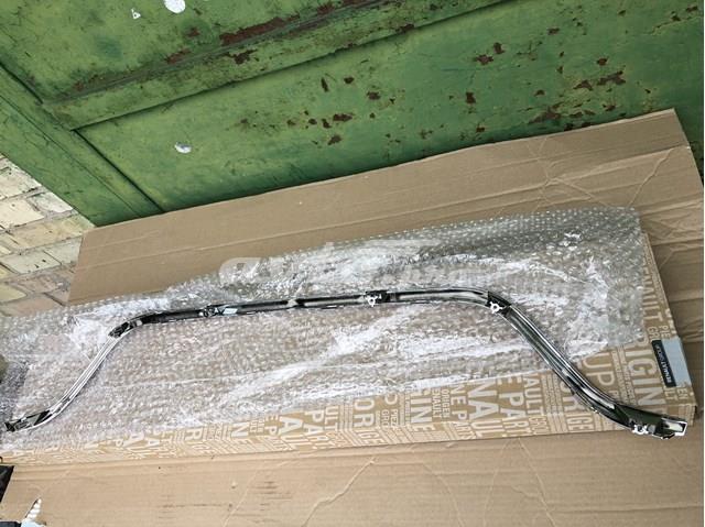 623857618R Renault (RVI) молдинг решетки радиатора