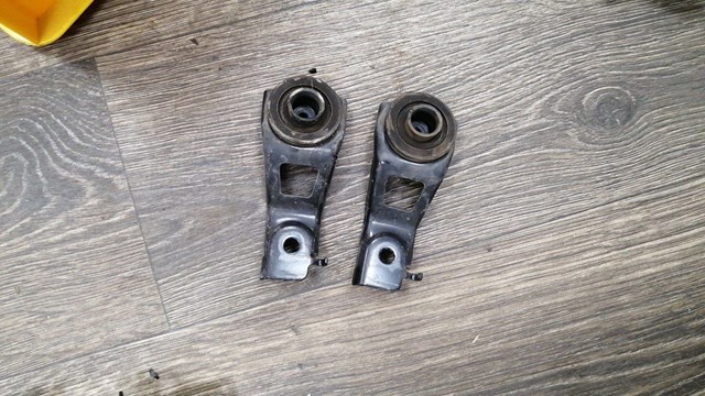 1653326070 Toyota кронштейн радиатора верхний