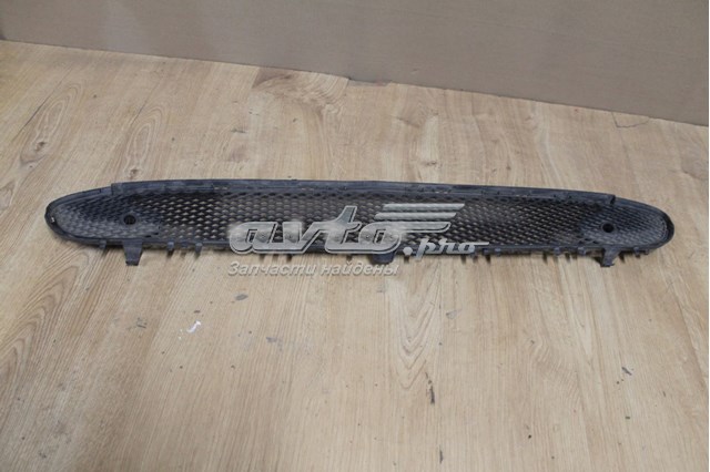 A1568853122 Mercedes решетка бампера переднего центральная